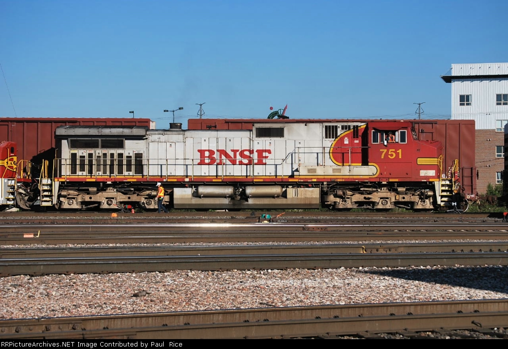 BNSF 751